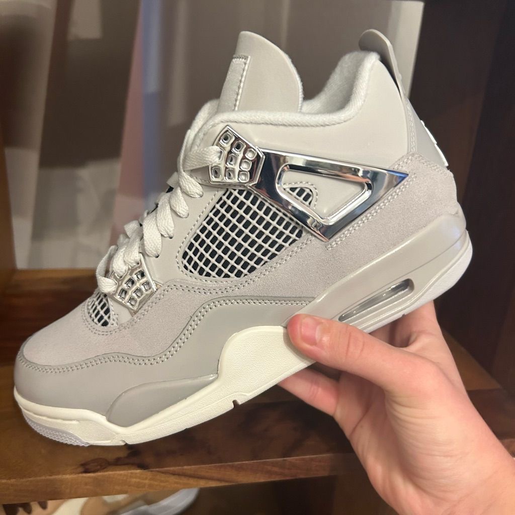 Jordan 4 Retro Frozen Moments – Universe Kickz